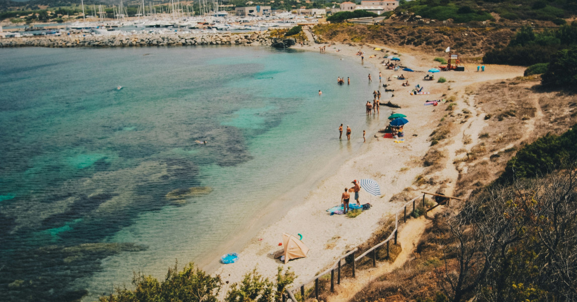 Los beach clubs favoritos de Isis en Ibiza